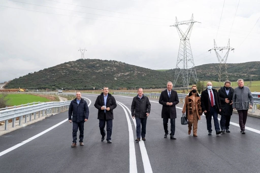 Παραδόθηκαν πέντε χιλιόμετρα του ανακατασκευασμένου άξονα Θέρμης ...