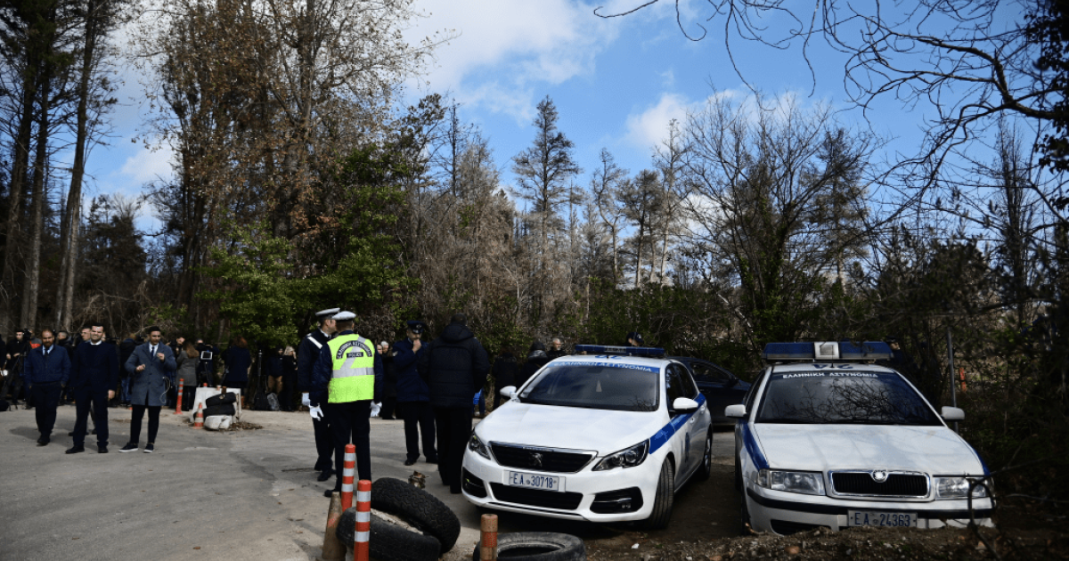 Πλήθος κόσμου στο Τατόι για την ταφή του τεως βασιλιά Κωνσταντίνου (φωτ.)