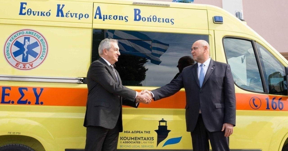 Ο κ. Σταύρος Κουμεντάκης (αριστερά) με τον Πρόεδρο του ΕΚΑΒ Ελλάδος κ ...