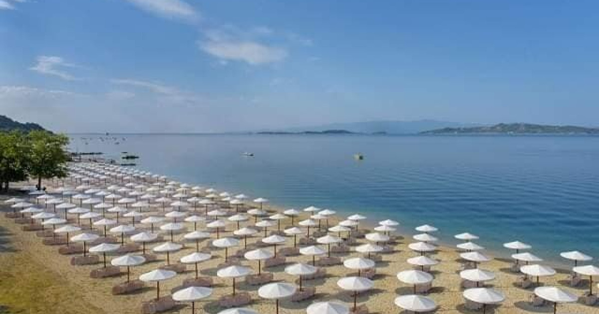 Γαλάζιες σημαίες: «Σαρώνει» ο δήμος Αριστοτέλη στη Χαλκιδική με την 7η ...
