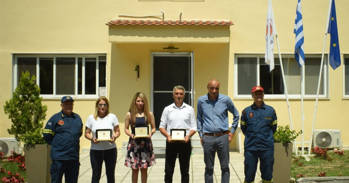 Από αριστερά: ο Υποστράτηγος Κωνσταντίνος Δαδούδης, το μέλος του δ.σ ...