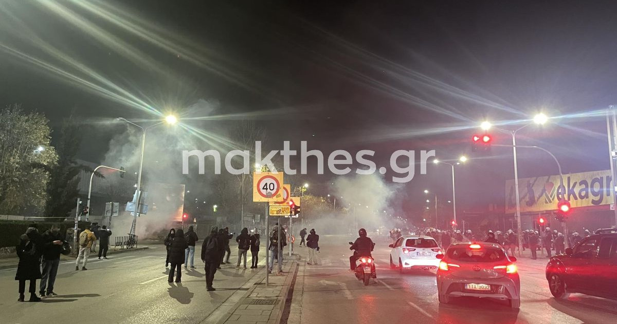 ΑΠΘ: Πετροπόλεμος και χημικά μετά την εισβολή των ΜΑΤ στην πρυτανεία ...