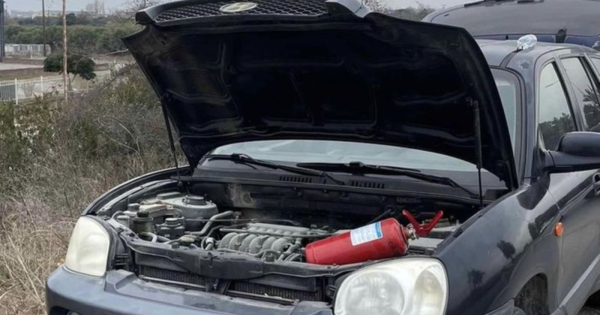 Θεσσαλονίκη: Στις φλόγες εν κινήσει υπηρεσιακό όχημα της ΕΛ.ΑΣ. (φωτ.)