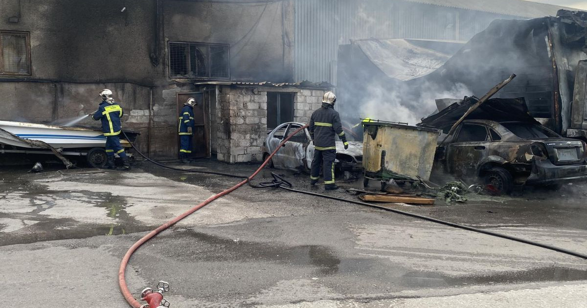 Θεσσαλονίκη: Φωτιά σε χώρο στάθμευσης στη δυτική είσοδο της πόλης ...