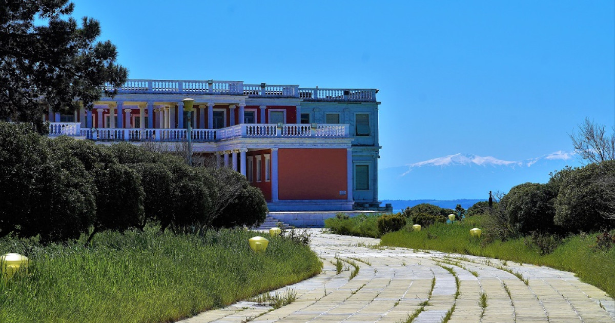 Καλαμαριά: Σήμα κινδύνου για το ξεχασμένο «κουφάρι» του Κυβερνείου