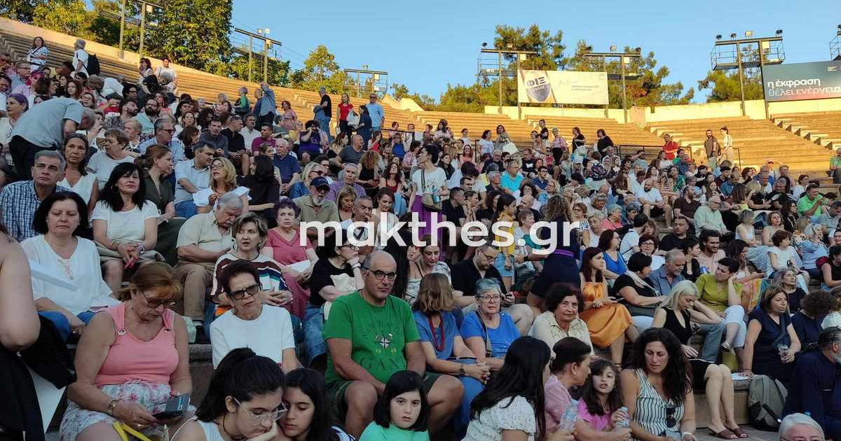 Θεσσαλονίκη: Λαοθάλασσα στο Θέατρο Δάσους για τον Πλούτο του ΚΘΒΕ (φωτ.)