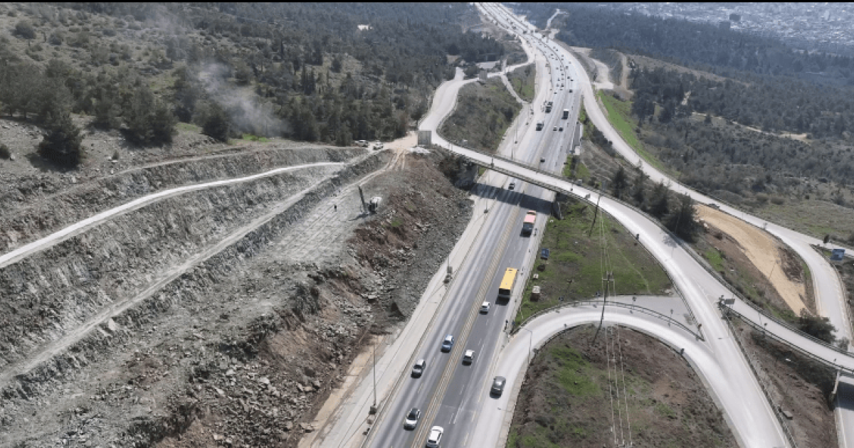 Flyover: Με γοργούς ρυθμούς οι εργασίες - Στήνεται το «μπλε καλούπι ...