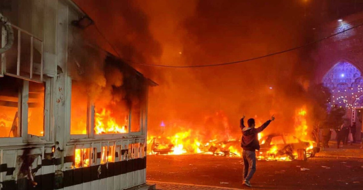 Το Ιράν «φλέγεται»: Φουντώνουν οι αντικυβερνητικές διαδηλώσεις ...