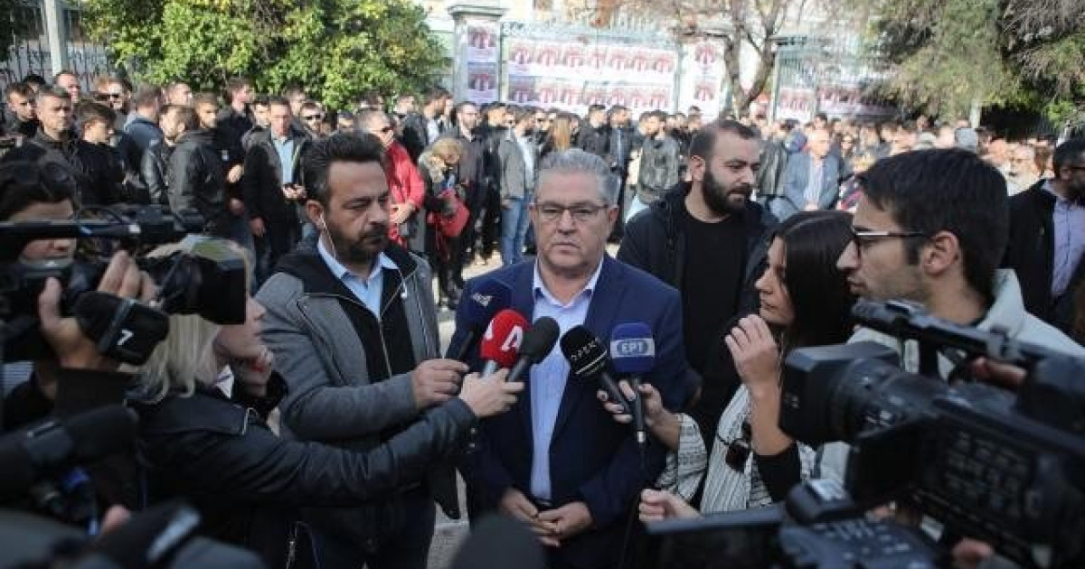 Αντιπροσωπείες του ΚΚΕ και της ΚΝΕ κατέθεσαν στεφάνια στο Πολυτεχνείο